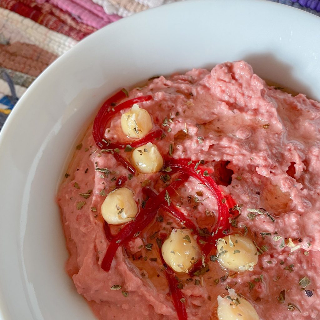 Hummus de remolacha – MAV Magazine by Aurora Vega