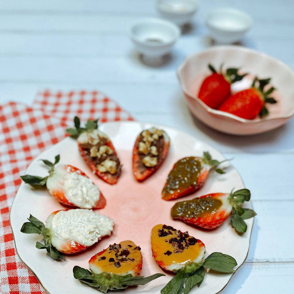 Snack dulce, saludable y muy fácil con fresas y toppings – MAV Magazine ...